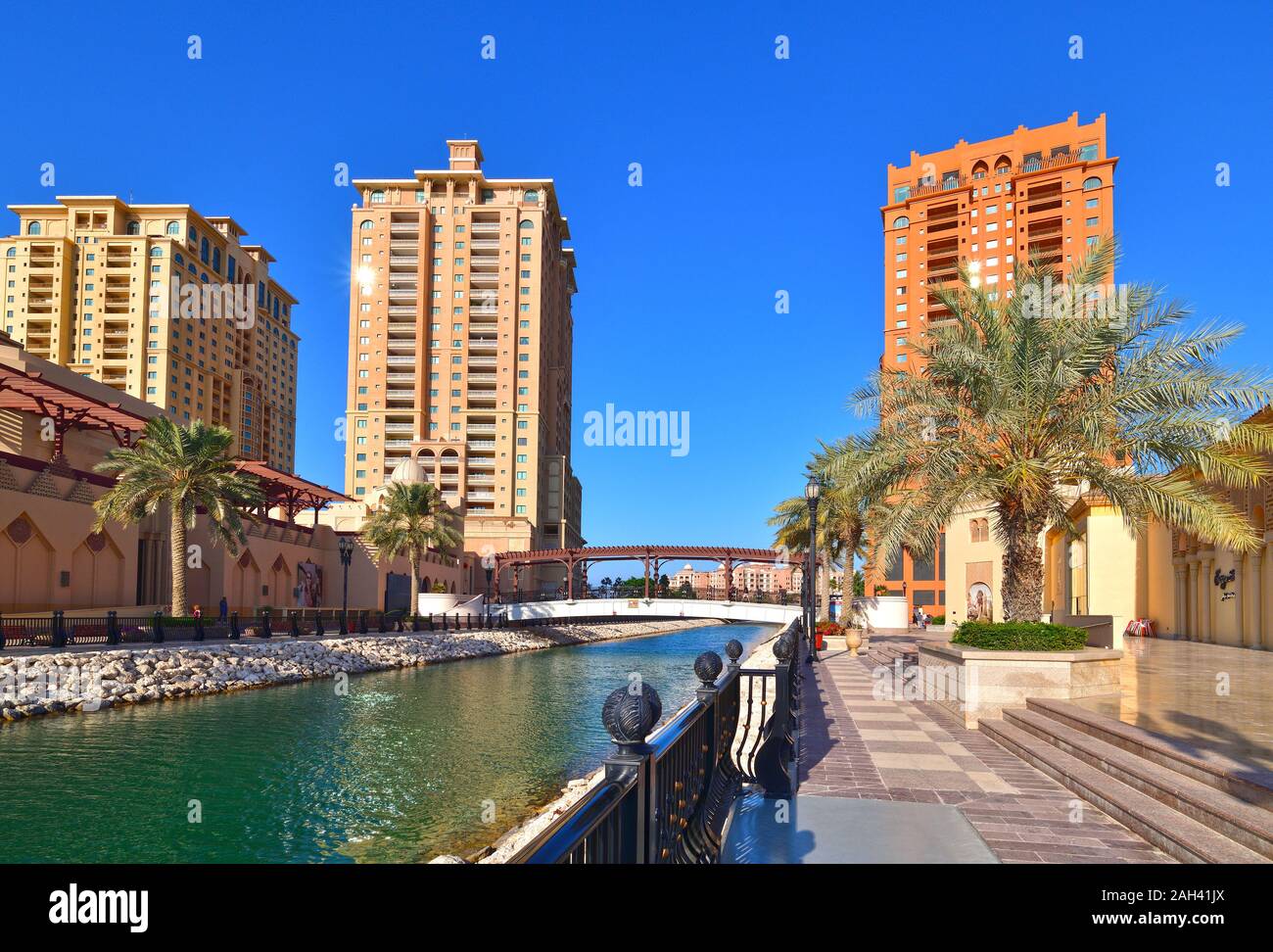 Doha bridge hi-res stock photography and images - Alamy