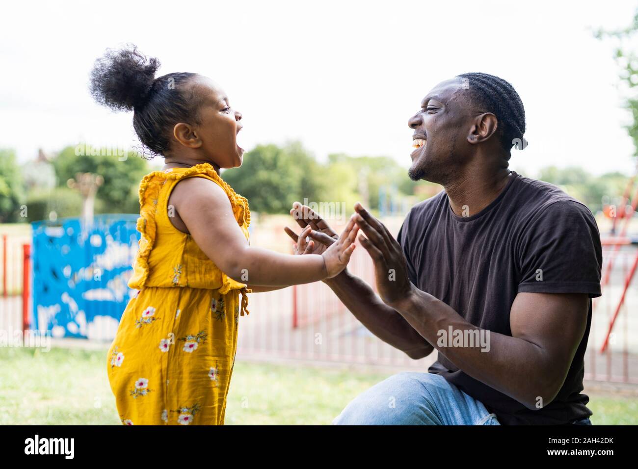 African father clapping hands hi-res stock photography and images - Alamy