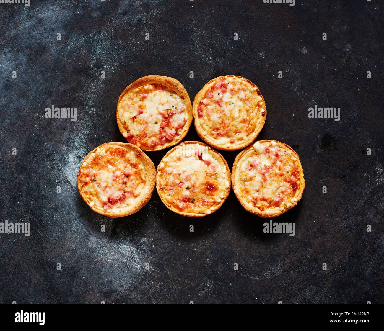 Five cheese pizza hi-res stock photography and images - Alamy