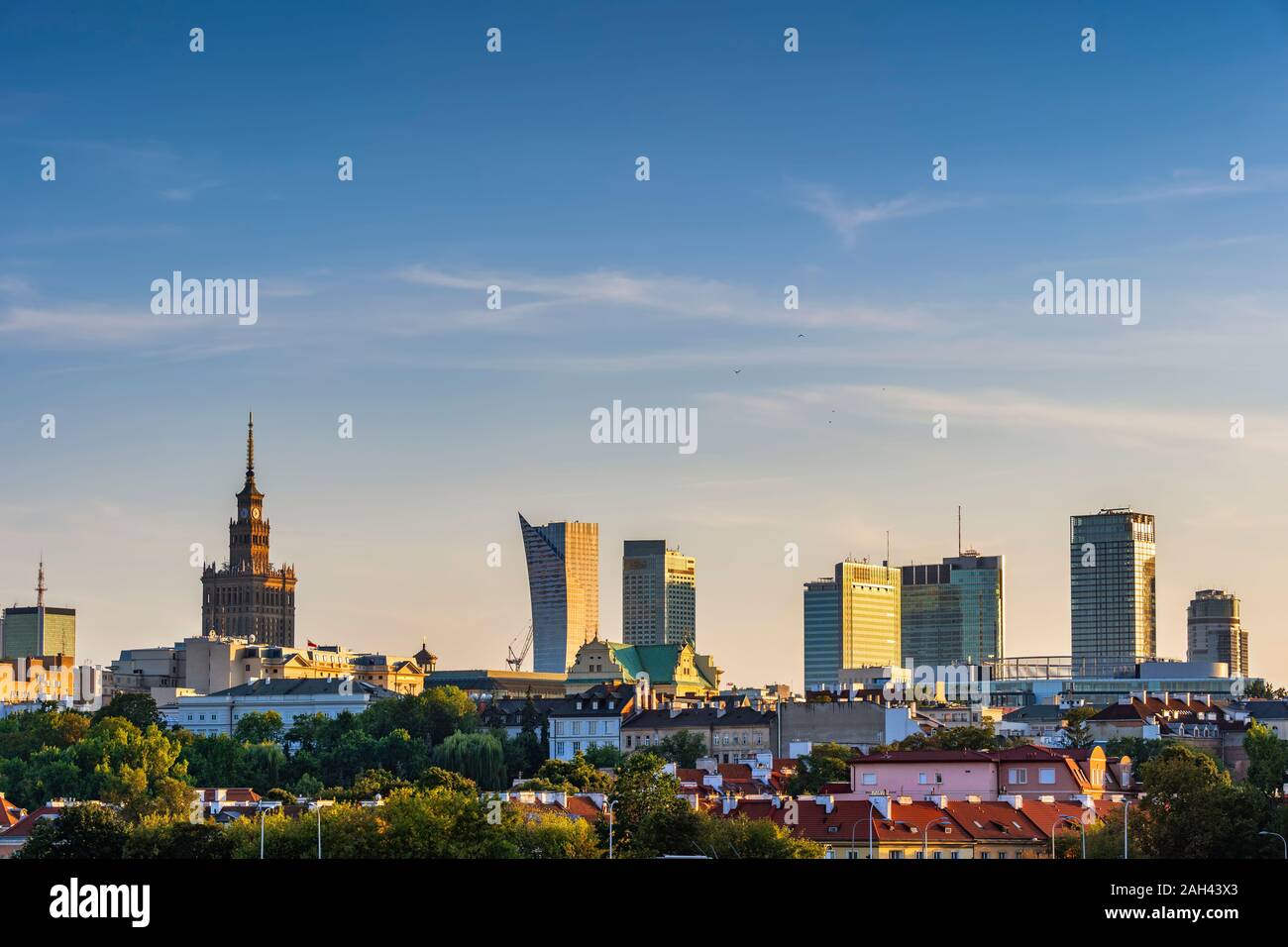 Poland, Masovian Voivodeship, Warsaw, Capital city skyline at dusk ...