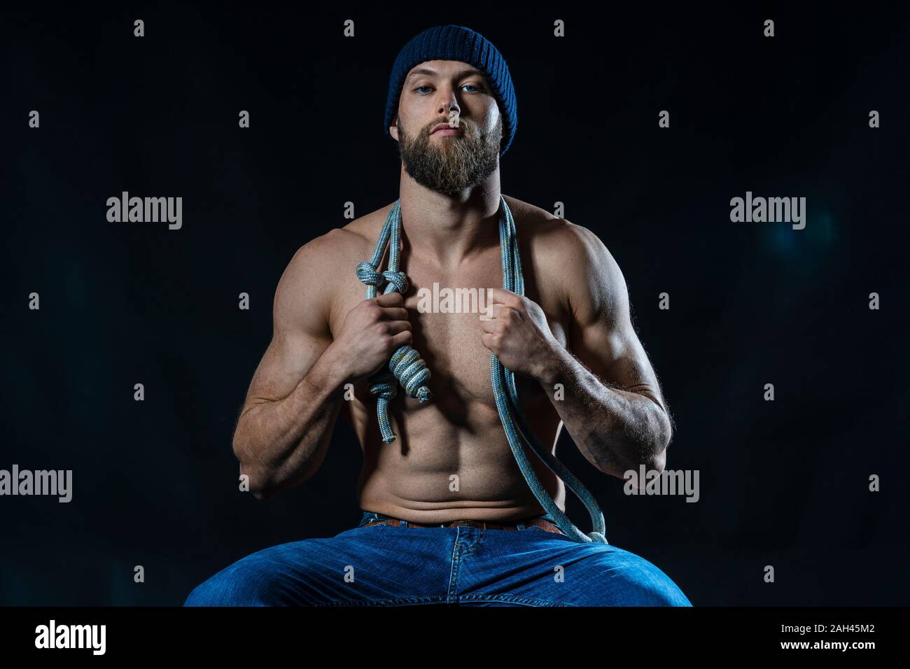 Rope around neck hi-res stock photography and images - Alamy