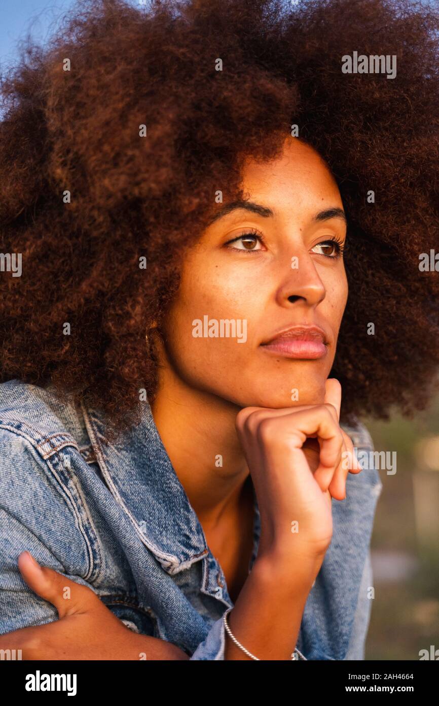 Hand of an african woman hi-res stock photography and images - Alamy