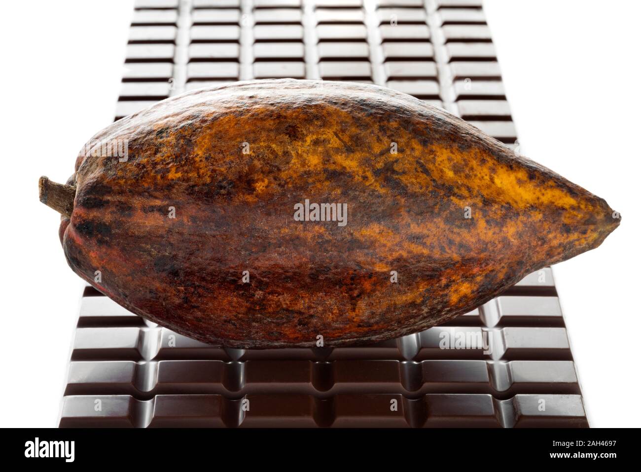 Row of chocolate hi-res stock photography and images - Alamy