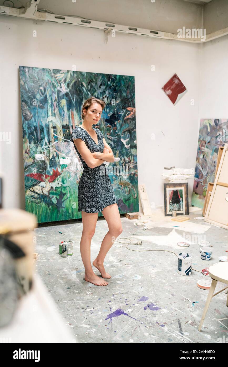 Barefoot artist hi-res stock photography and images - Alamy