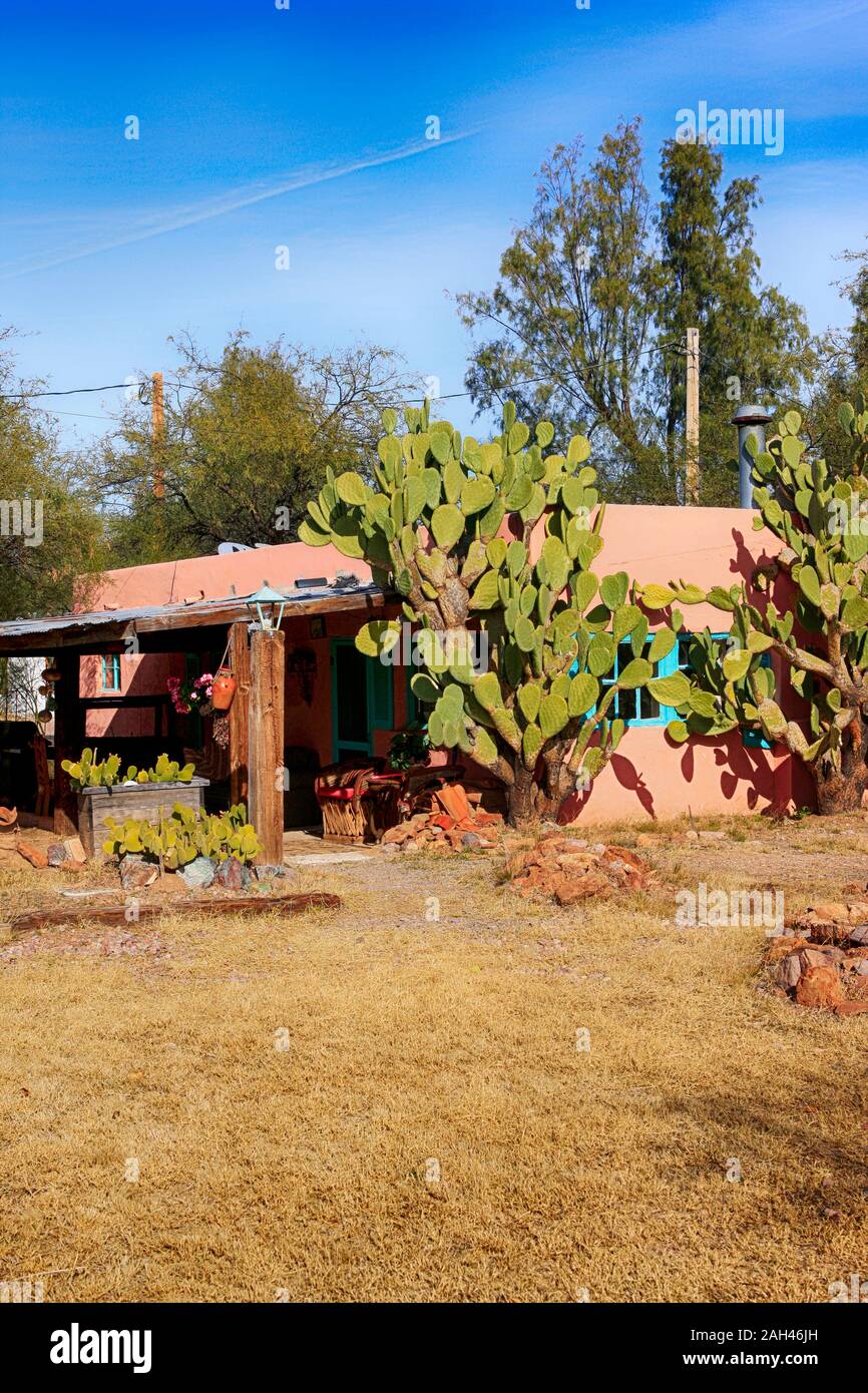 Adobe house desert arizona hi-res stock photography and images - Alamy