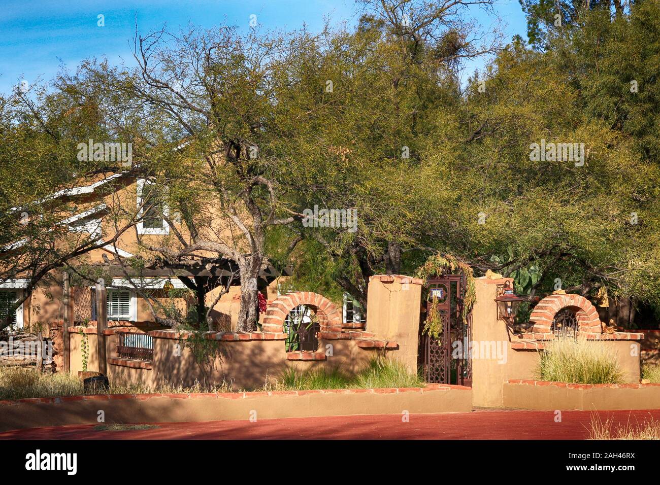 Ranch style home hi-res stock photography and images - Alamy
