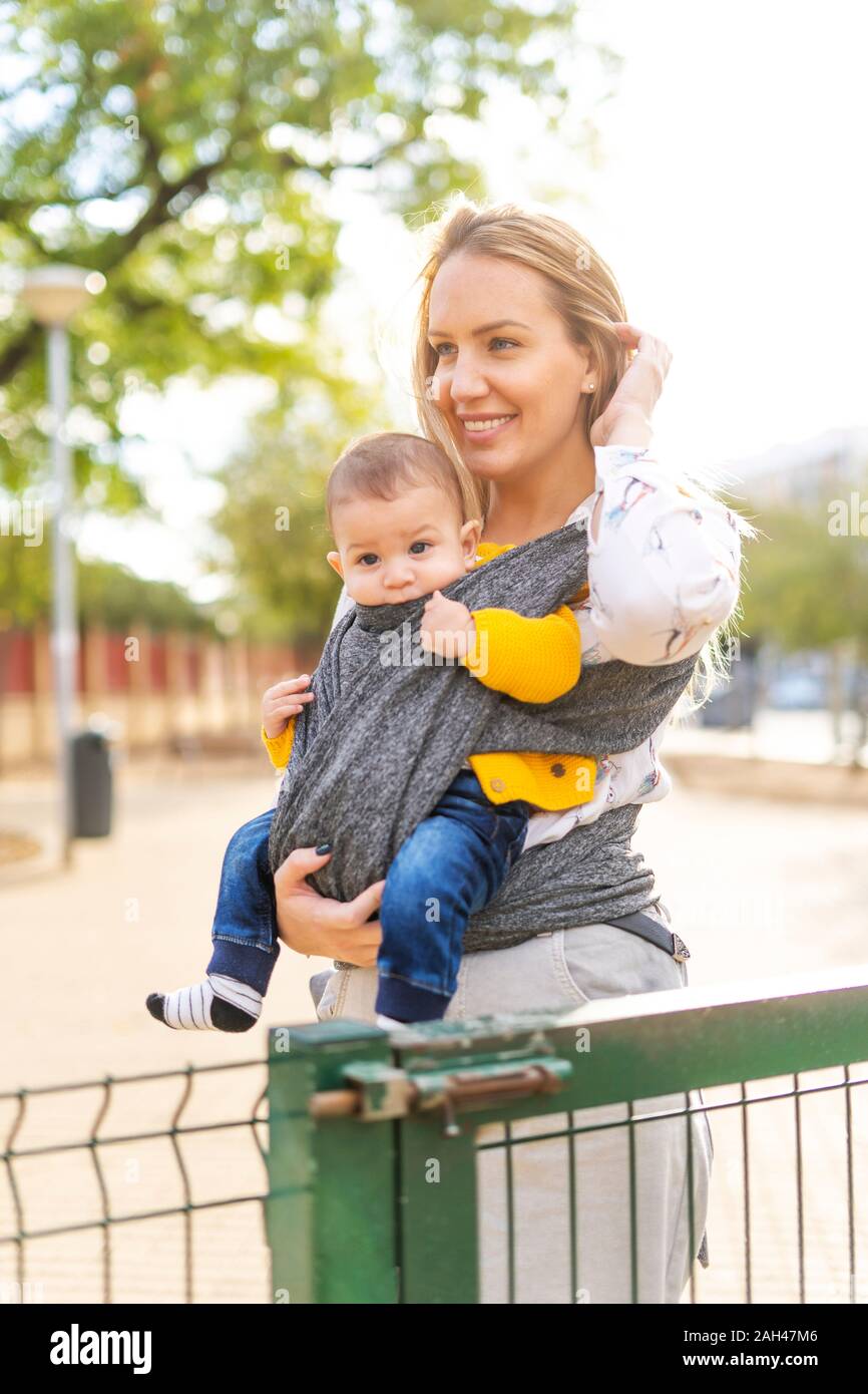Women carrying her baby in a baby carrier hi-res stock photography and ...