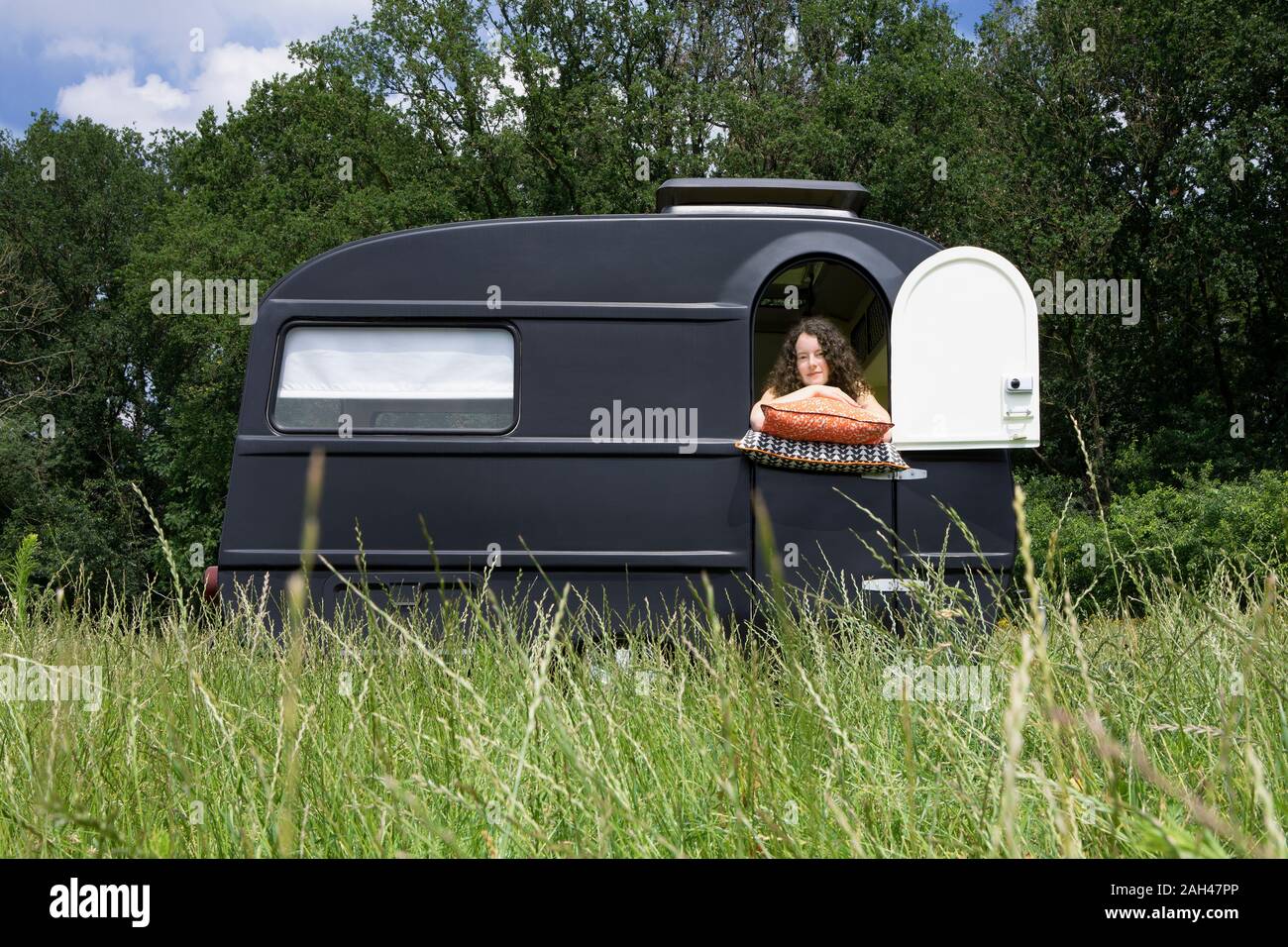 Caravan with door open hi-res stock photography and images - Alamy