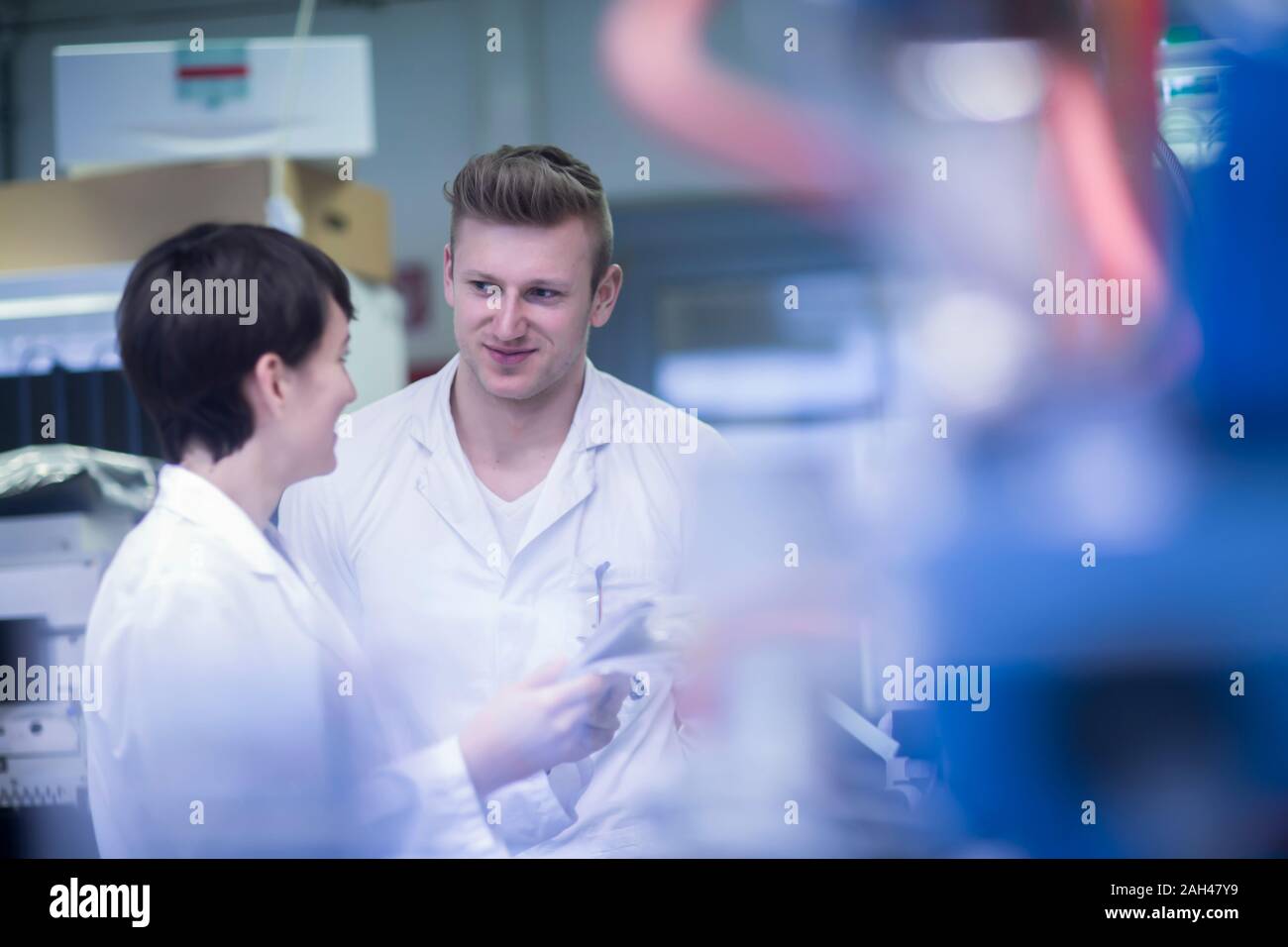 Female and male laboratory technician in a laboratory Stock Photo - Alamy