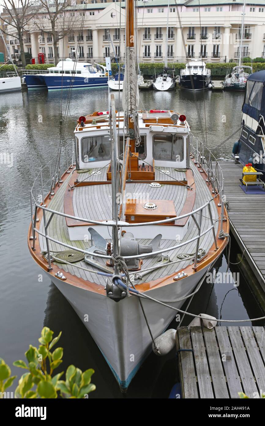 Vintage sailship hi-res stock photography and images - Alamy