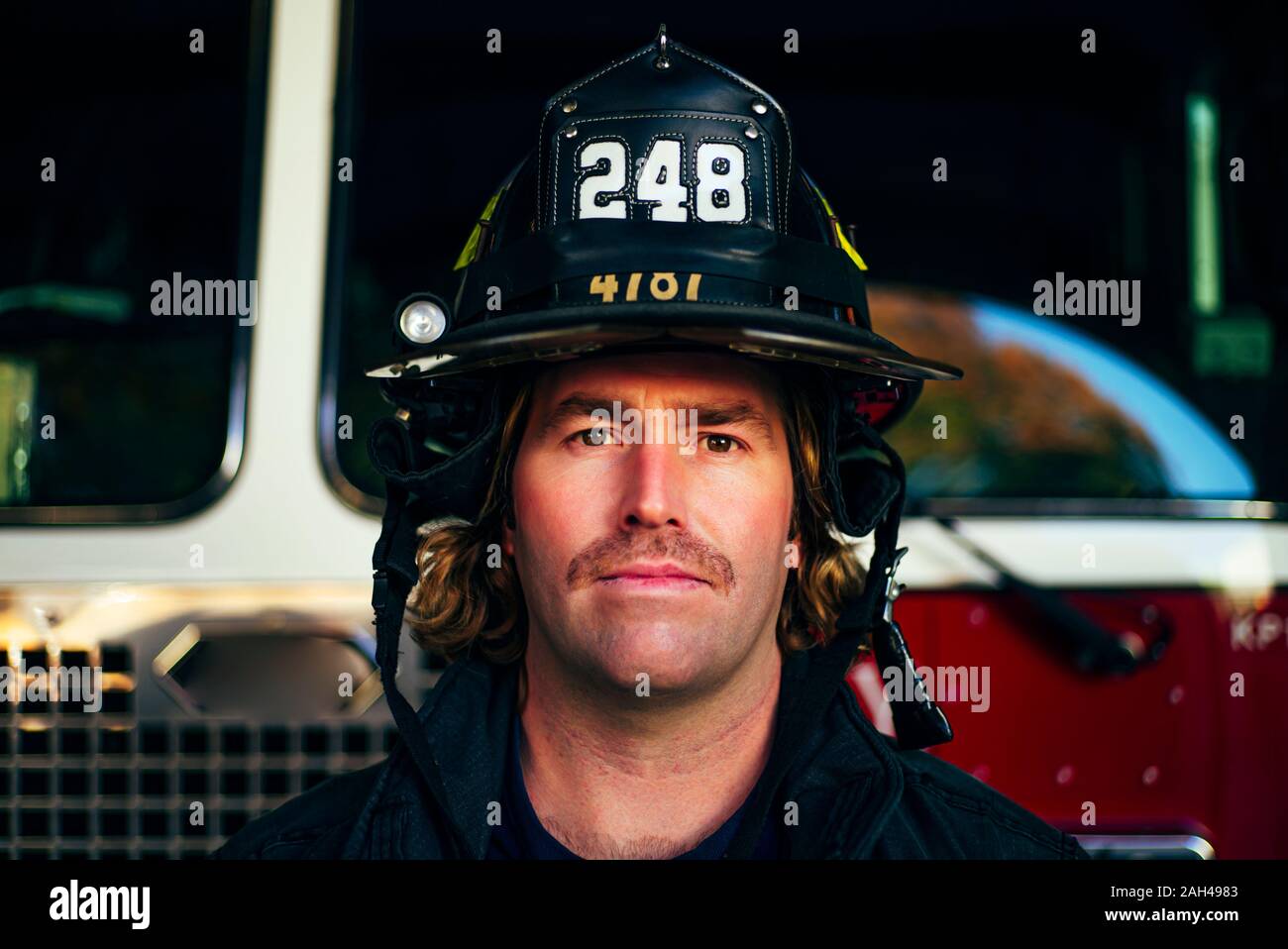 Firefighter usa uniform hi-res stock photography and images - Alamy
