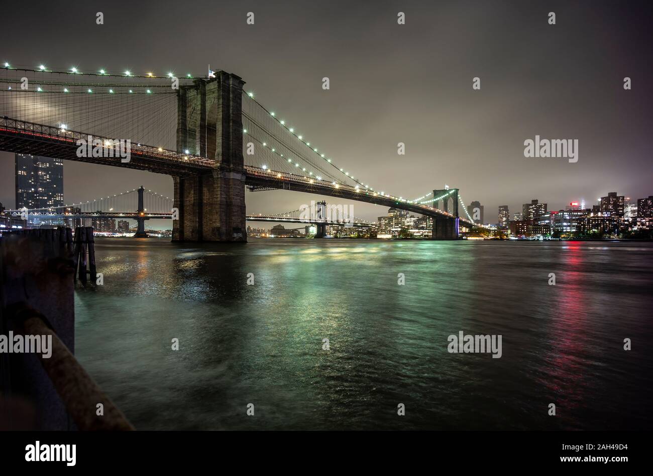 Illuminated brooklyn bridge hi-res stock photography and images - Alamy