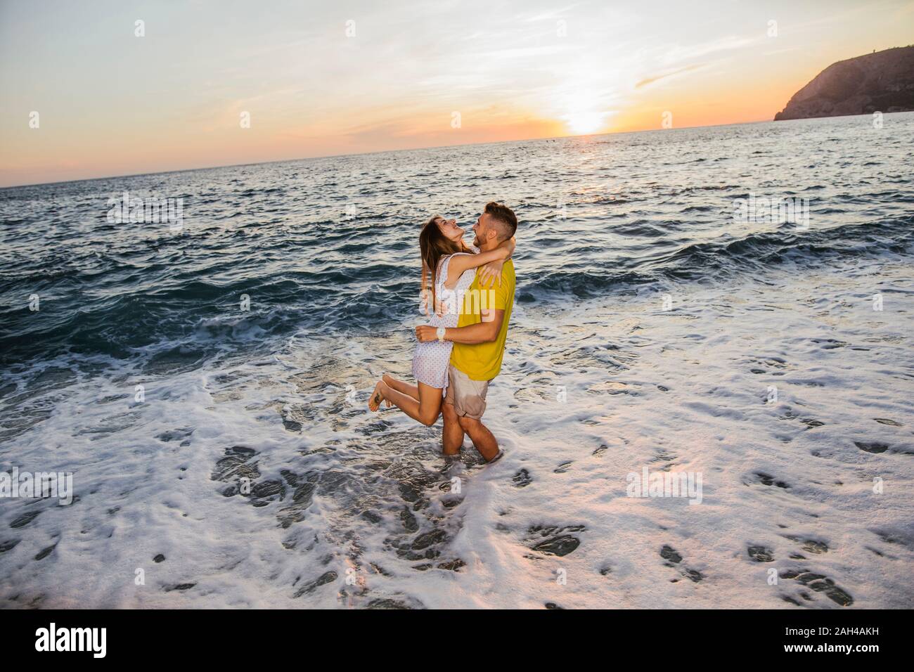 Close up young couple romance sea hi-res stock photography and images ...