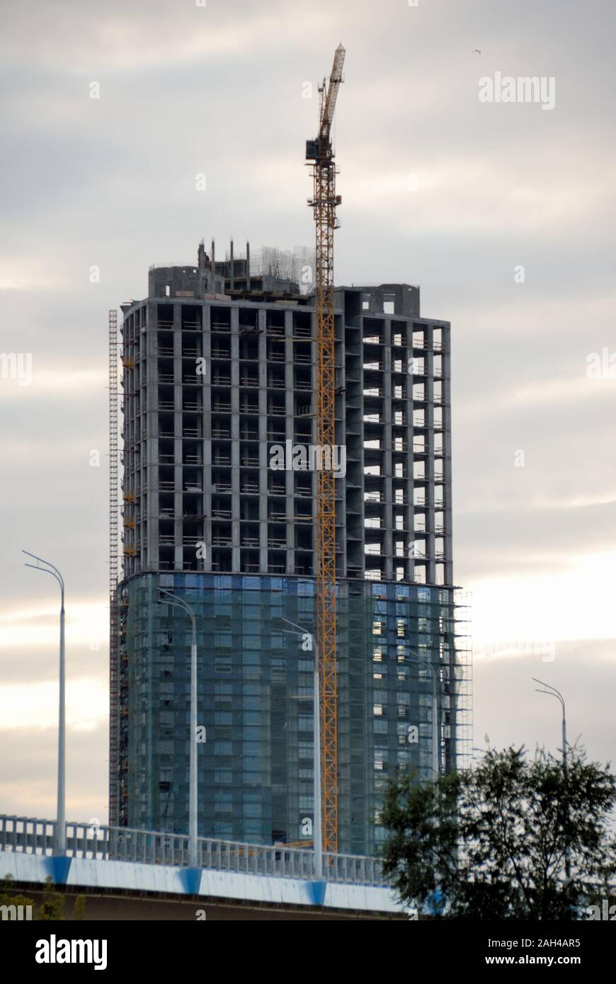 Construction of office building from glass and concrete Stock Photo - Alamy