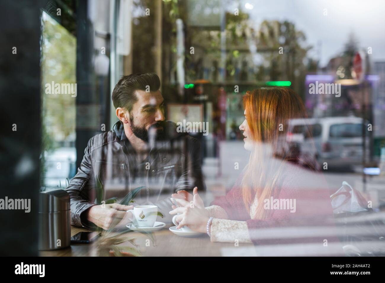 Couple talking in a coffee shop Stock Photo - Alamy