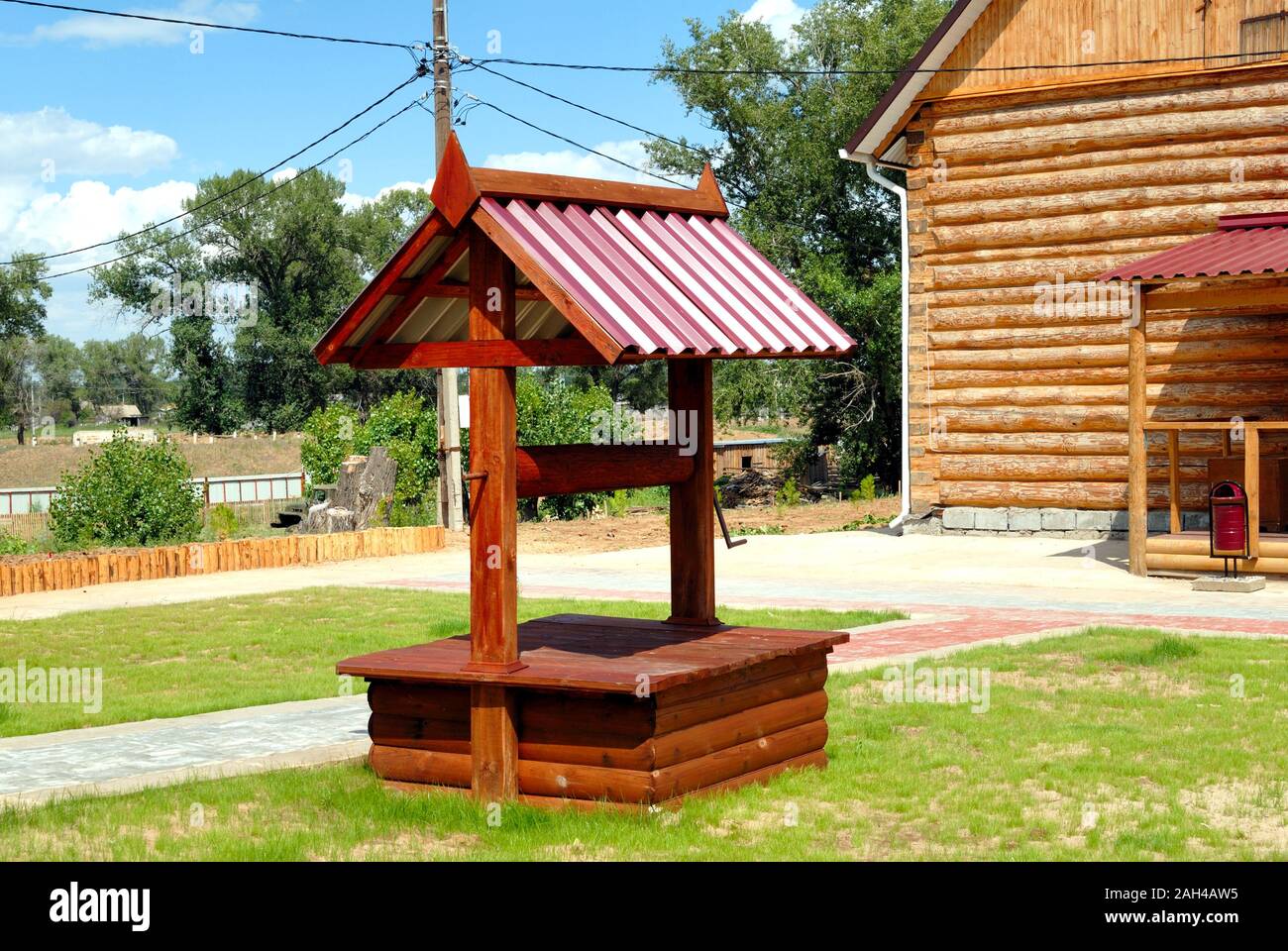 Antique well house hi-res stock photography and images - Alamy