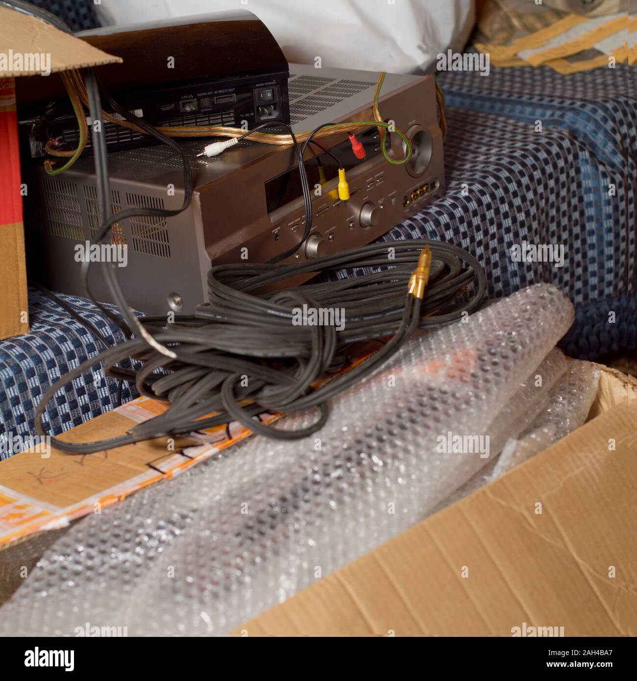 Electronic gadgets pile hi-res stock photography and images - Alamy