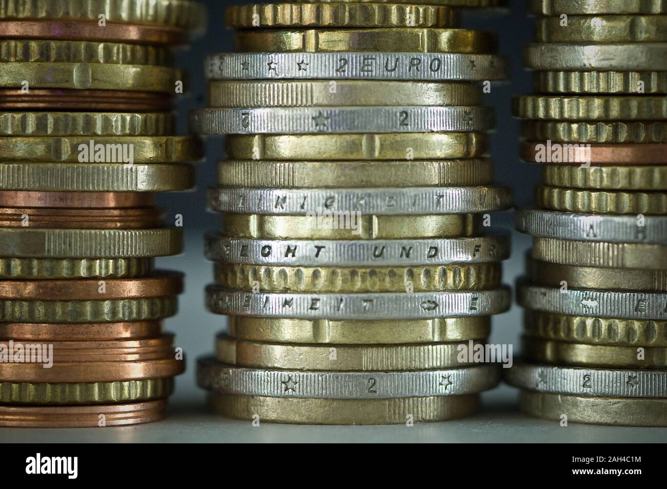 Euro coin stacks hi-res stock photography and images - Alamy