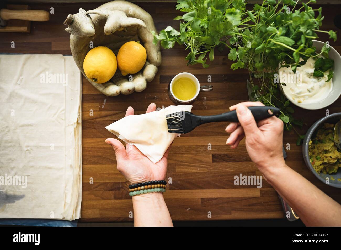 Raw samosas hi-res stock photography and images - Alamy