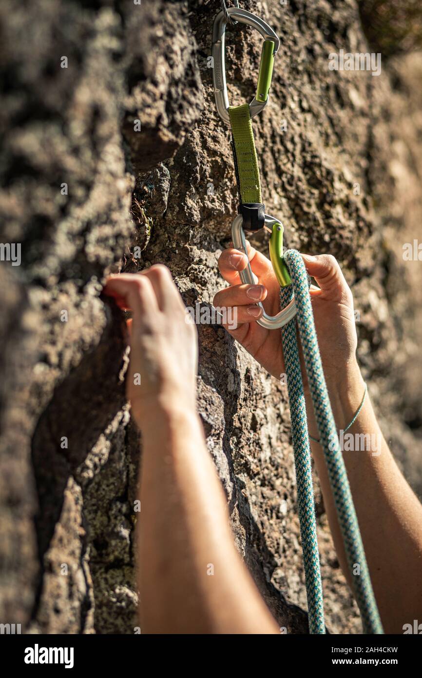 Female rock climber chalk hi-res stock photography and images - Alamy