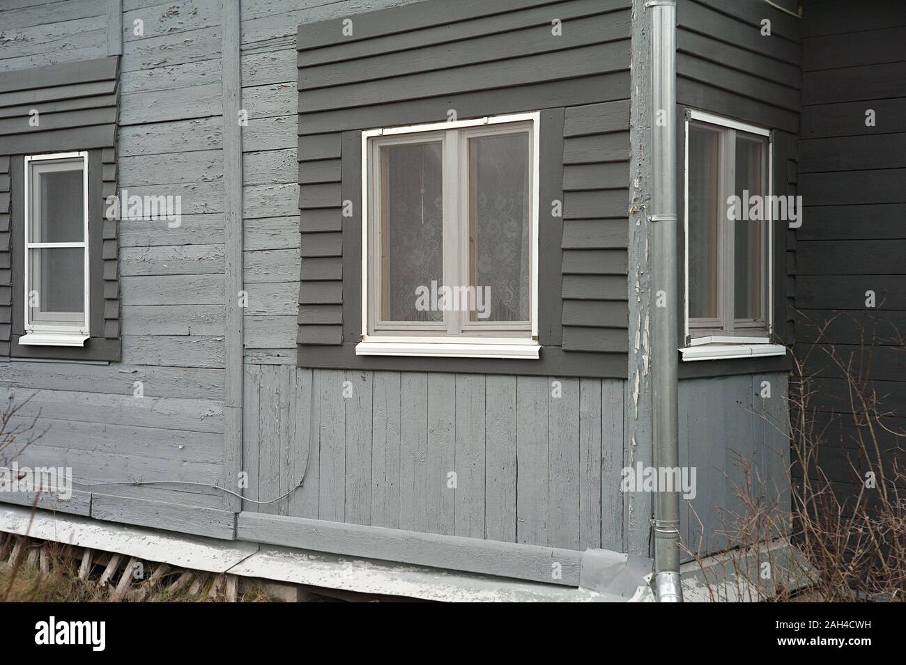 Grey painted house exterior hi-res stock photography and images - Alamy