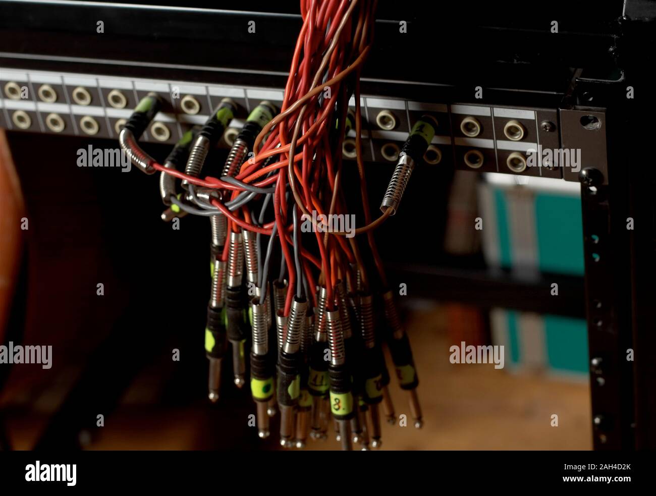 Patch bay cables hi-res stock photography and images - Alamy