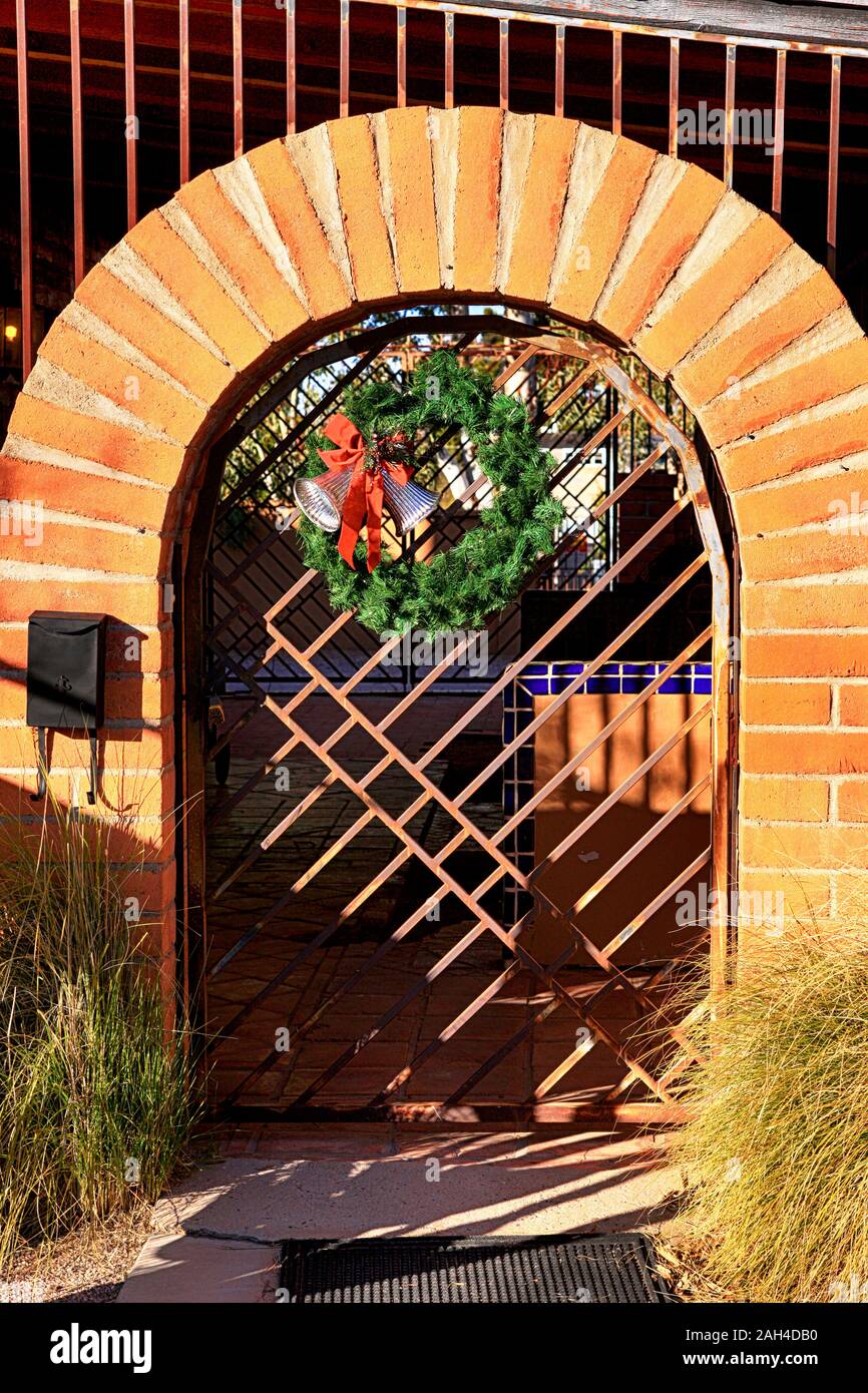 Doorway arch brick entrance hi-res stock photography and images - Alamy