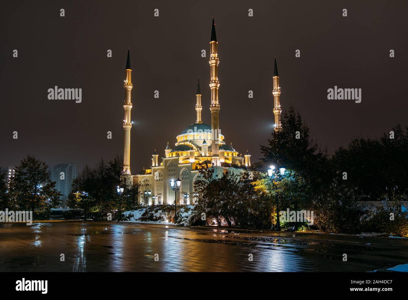 Ahmad Kadyrov Mosque Heart of Chechnya at night Grozny, Chechnya ...