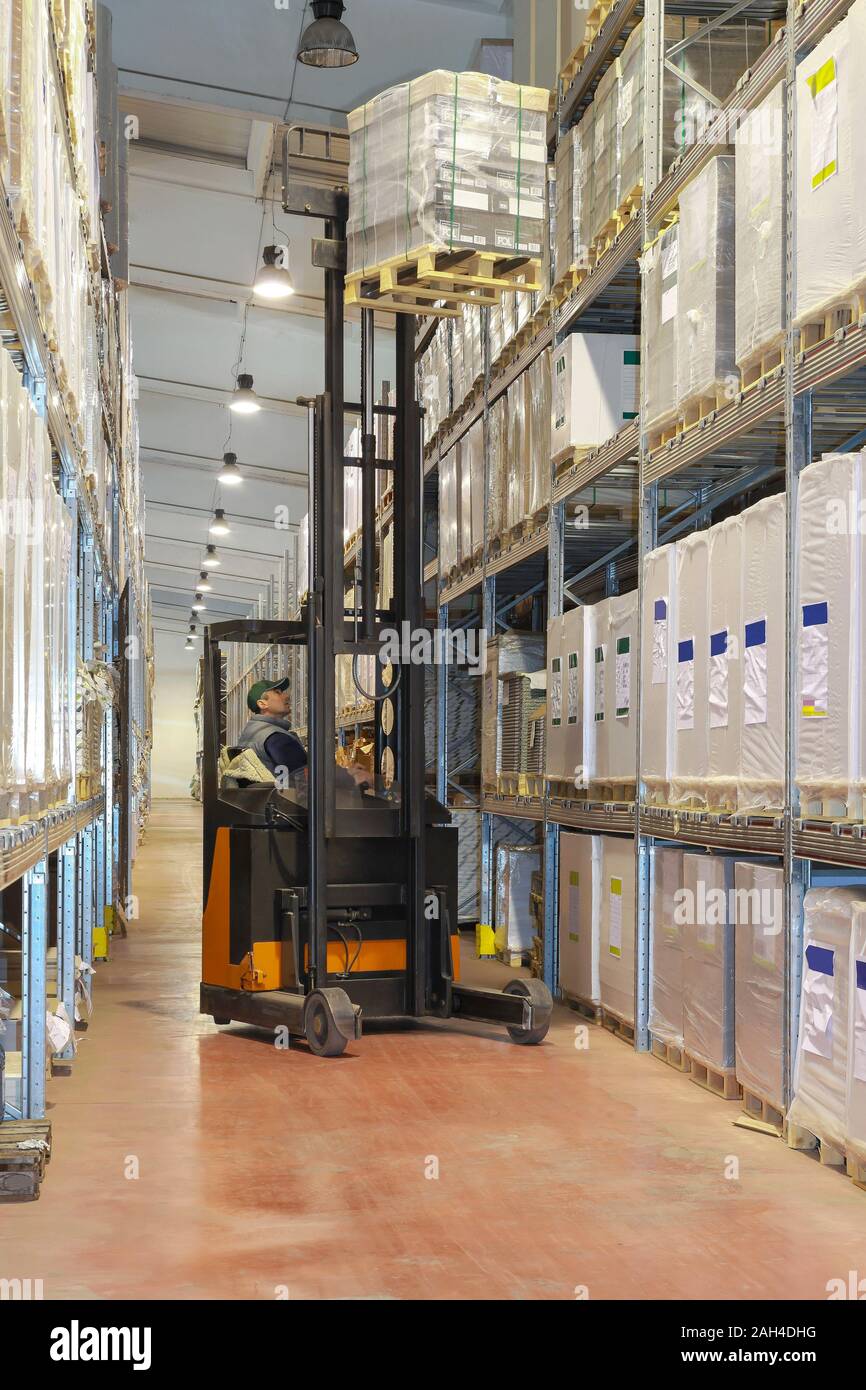 Forklift loading hi-res stock photography and images - Alamy