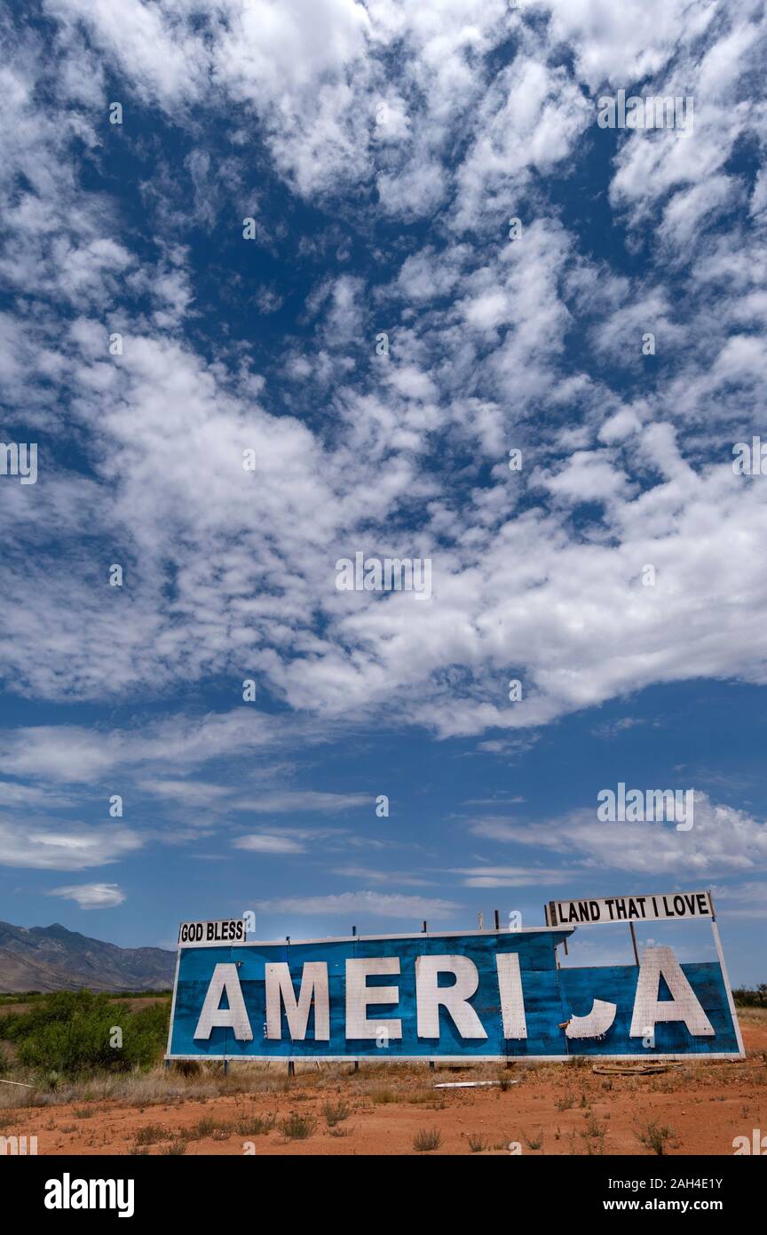 Border wall sign, Palominas, Arizona Stock Photo - Alamy