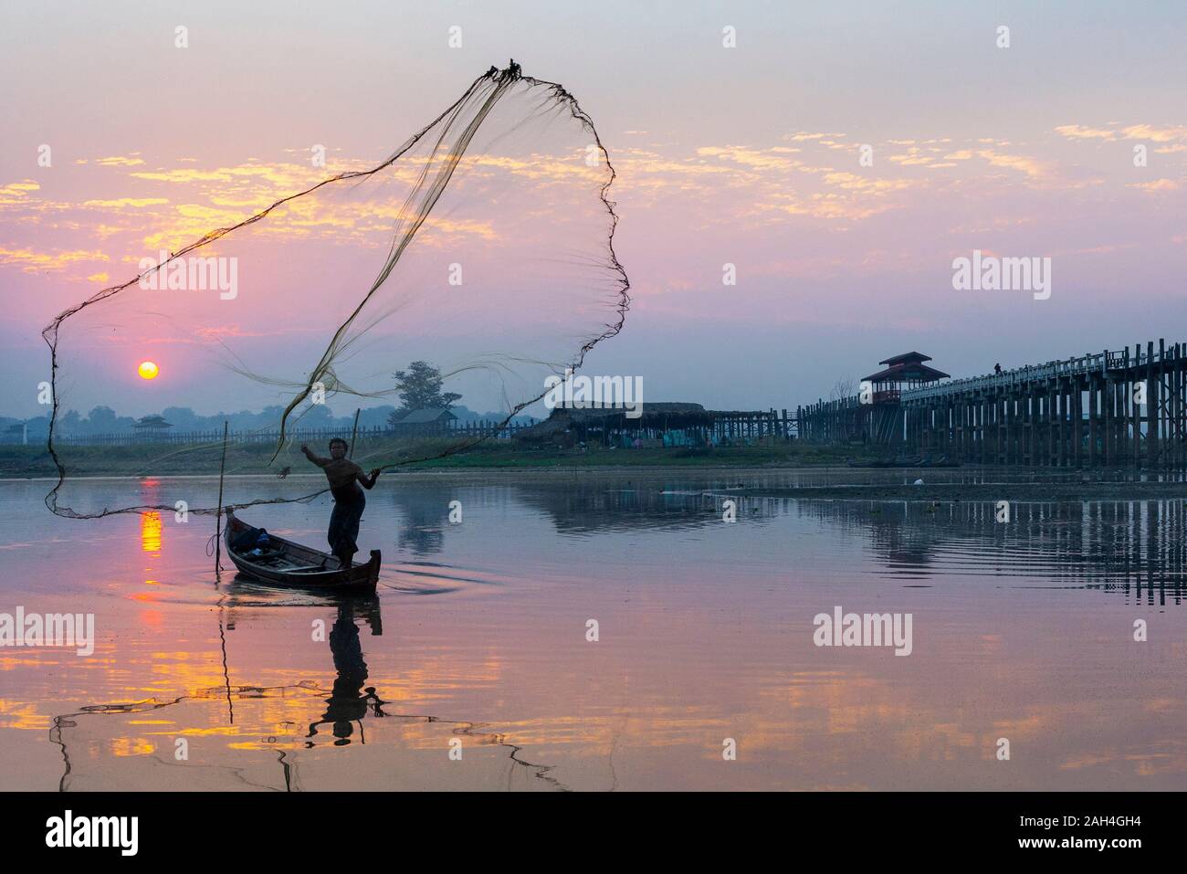 Painting river bridge boat hi-res stock photography and images - Alamy