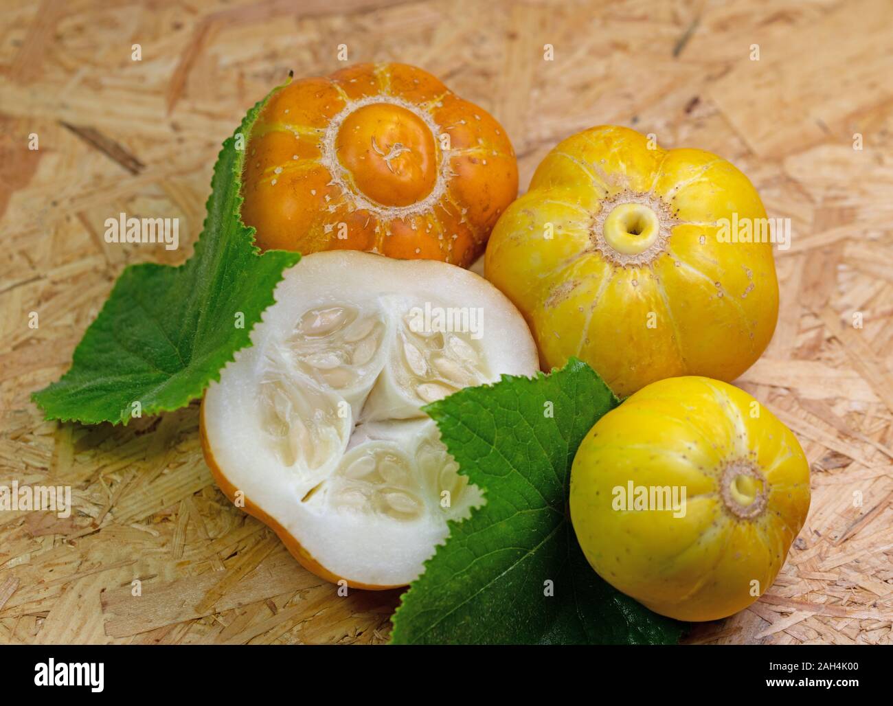 Lemon cross section seed hi-res stock photography and images - Alamy