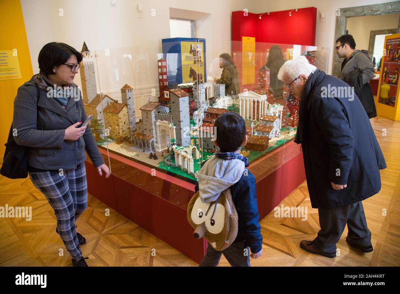 Palazzo bonaparte roma hi-res stock photography and images - Alamy