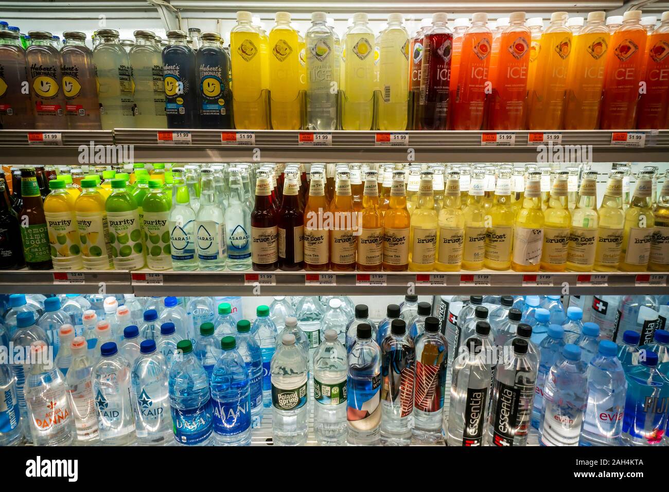 Soda pop grocery store hi-res stock photography and images - Alamy