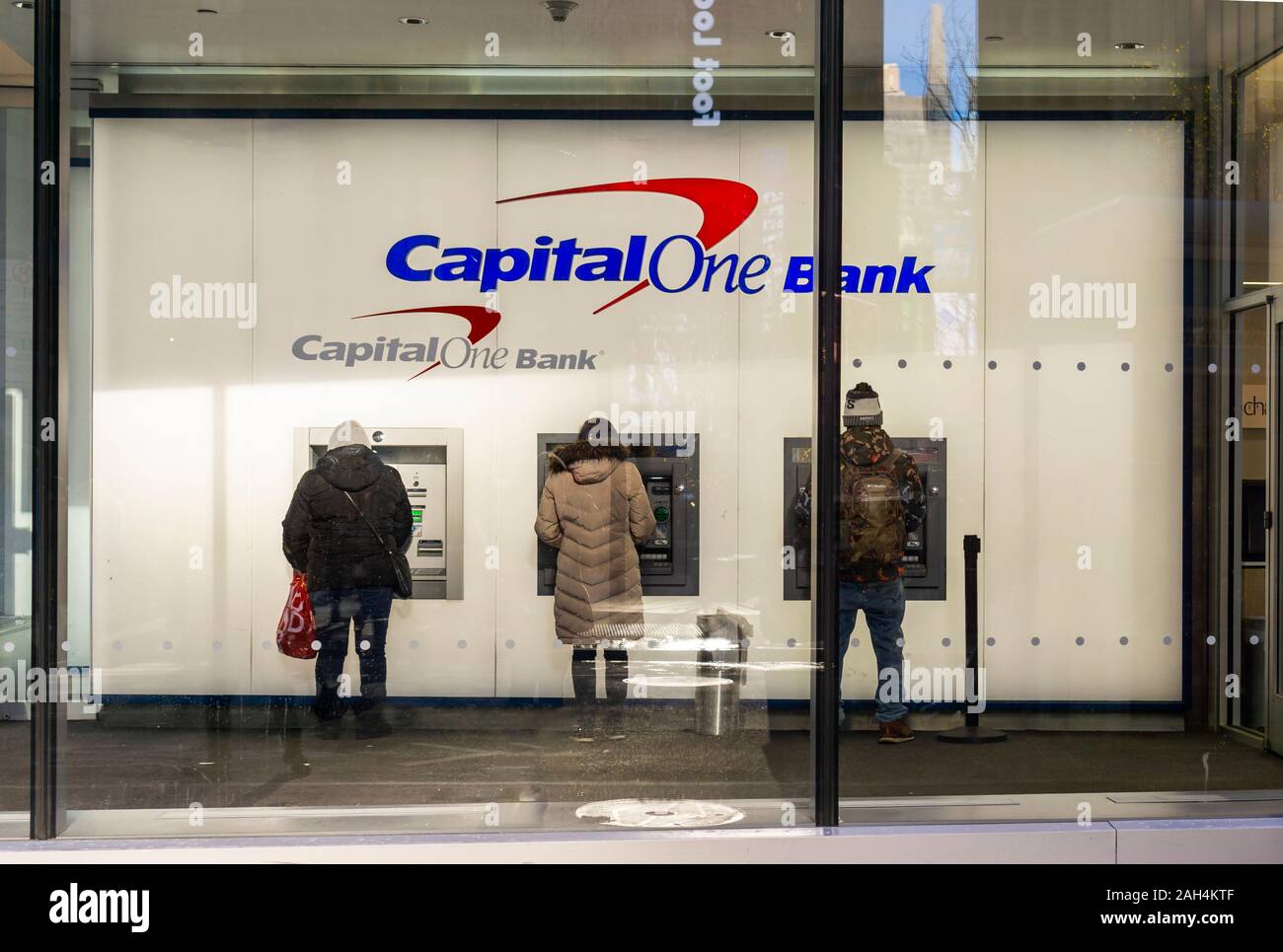 Atm lobby hi-res stock photography and images - Alamy