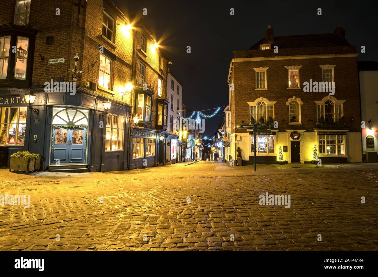 Lincoln high street and cathedral hi-res stock photography and images ...