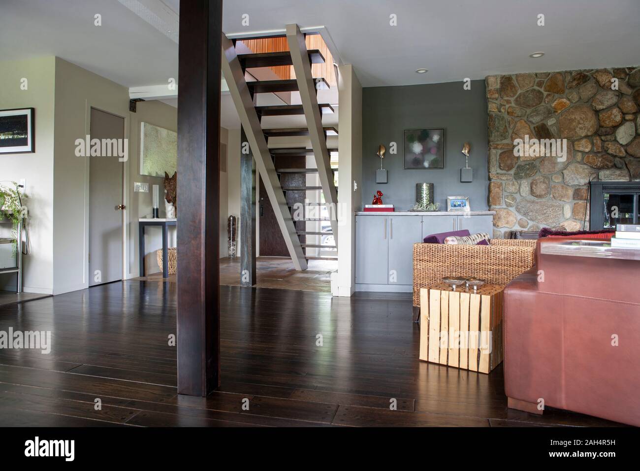 Foyer home hi-res stock photography and images - Alamy