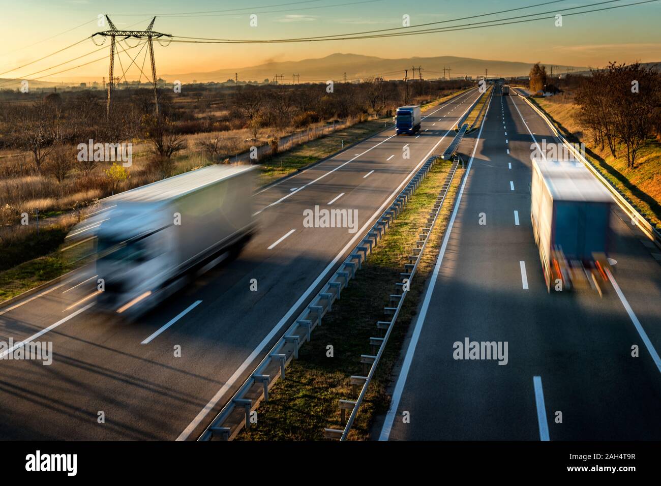 Rural freeway hi-res stock photography and images - Alamy