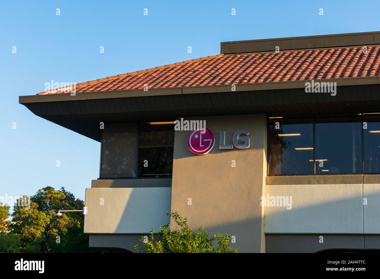 Lg logo south korea hi-res stock photography and images - Alamy