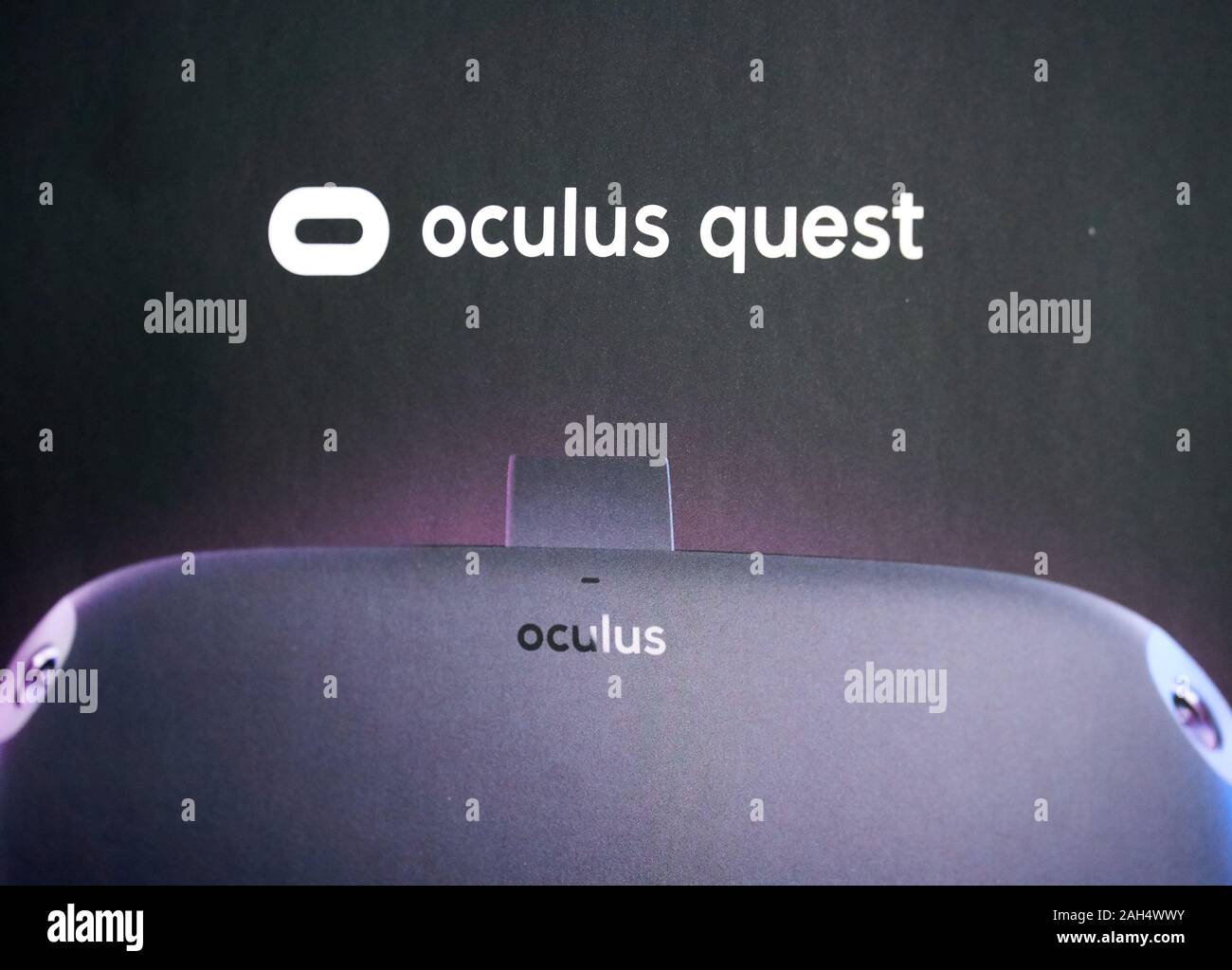 Facebook logo 3d hi-res stock photography and images - Alamy