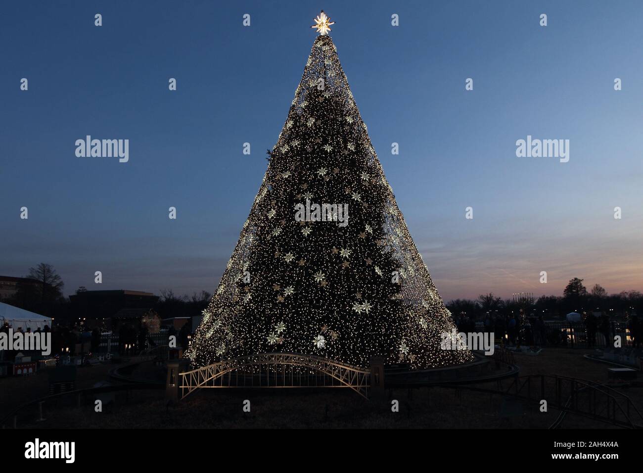 Eve ellipse hi-res stock photography and images - Alamy