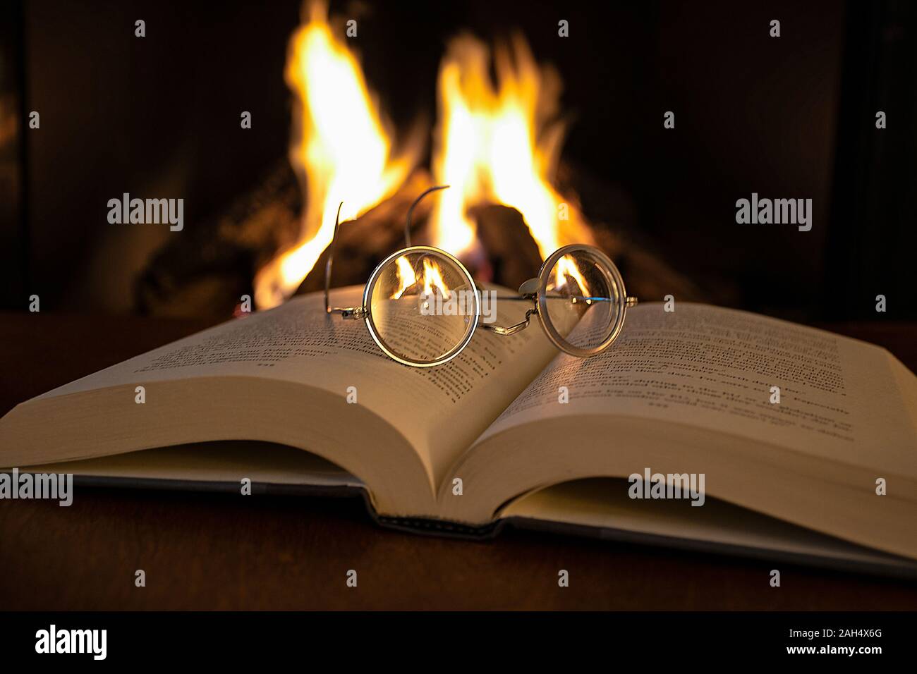 Study fireplace hi-res stock photography and images - Alamy