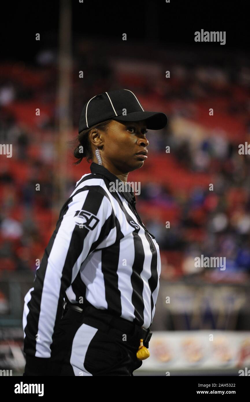Las Vegas, United States. 21st Dec, 2019. Female side judge official ...
