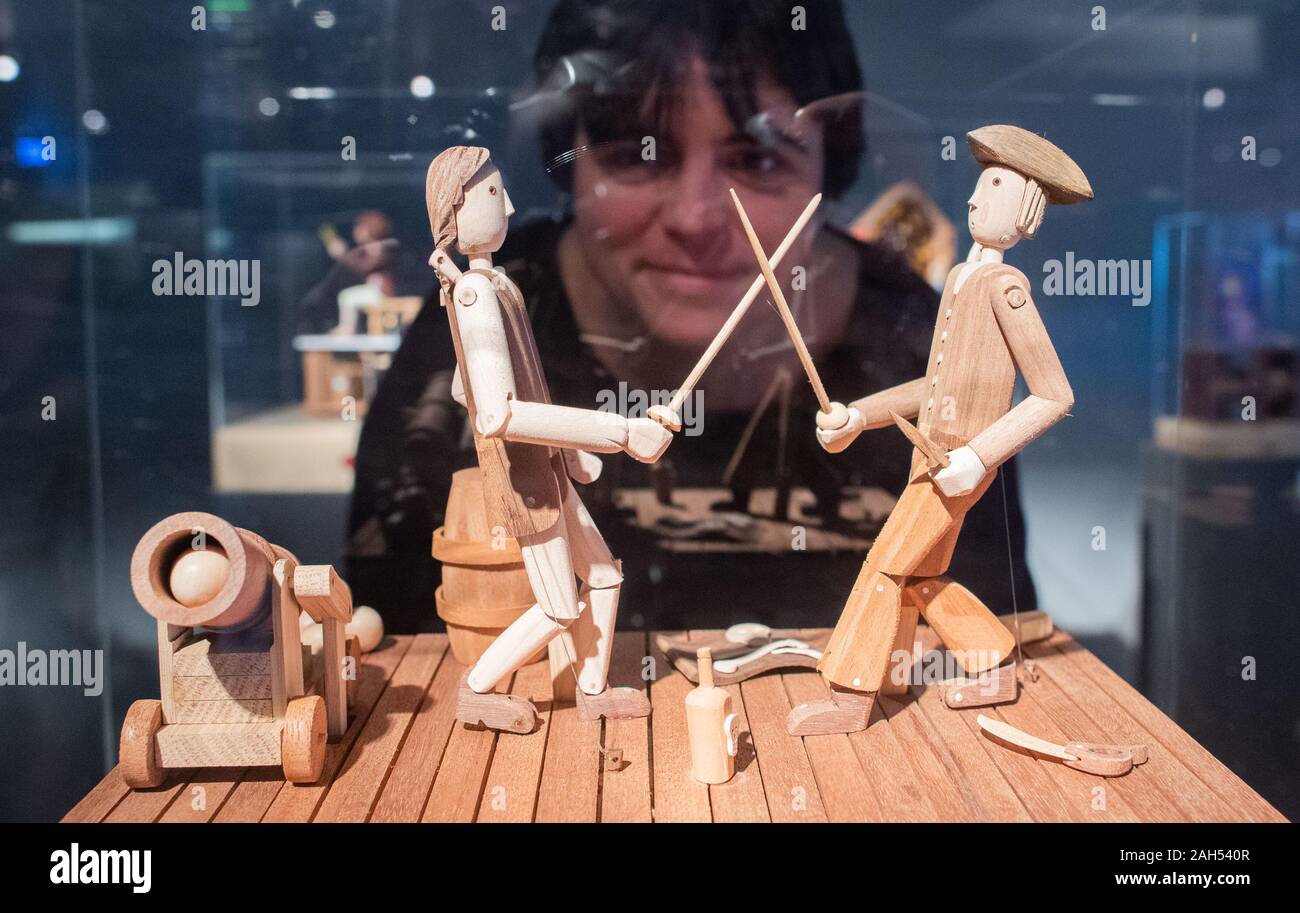 Cabaret mechanical theatre hi-res stock photography and images - Alamy