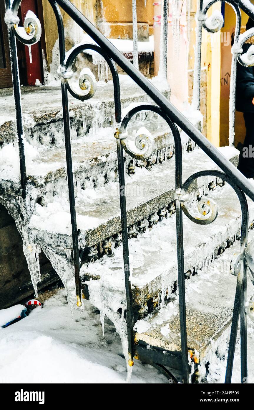 Ice covered ladder hi-res stock photography and images - Alamy