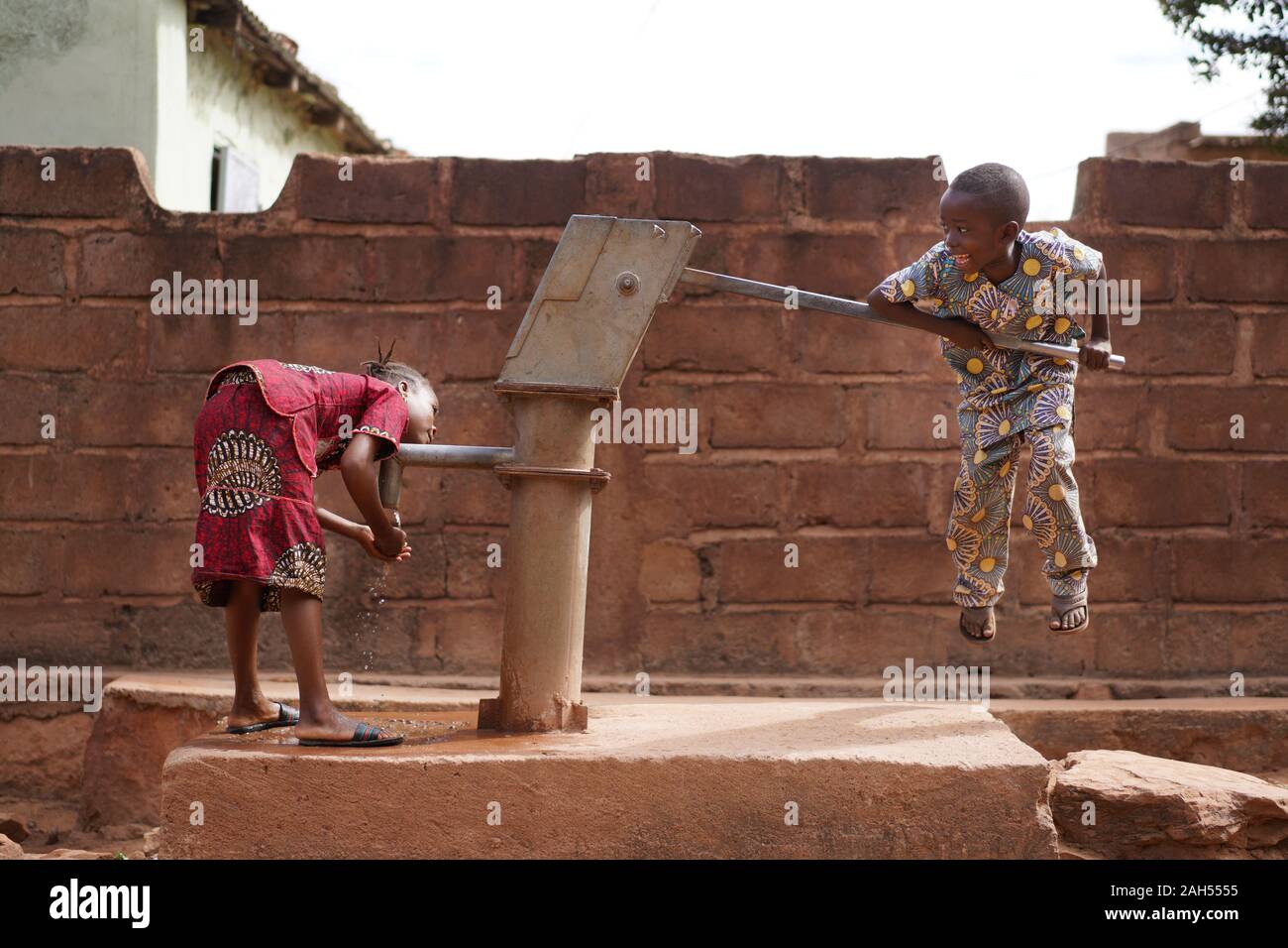 Children pump water from well hi-res stock photography and images - Alamy