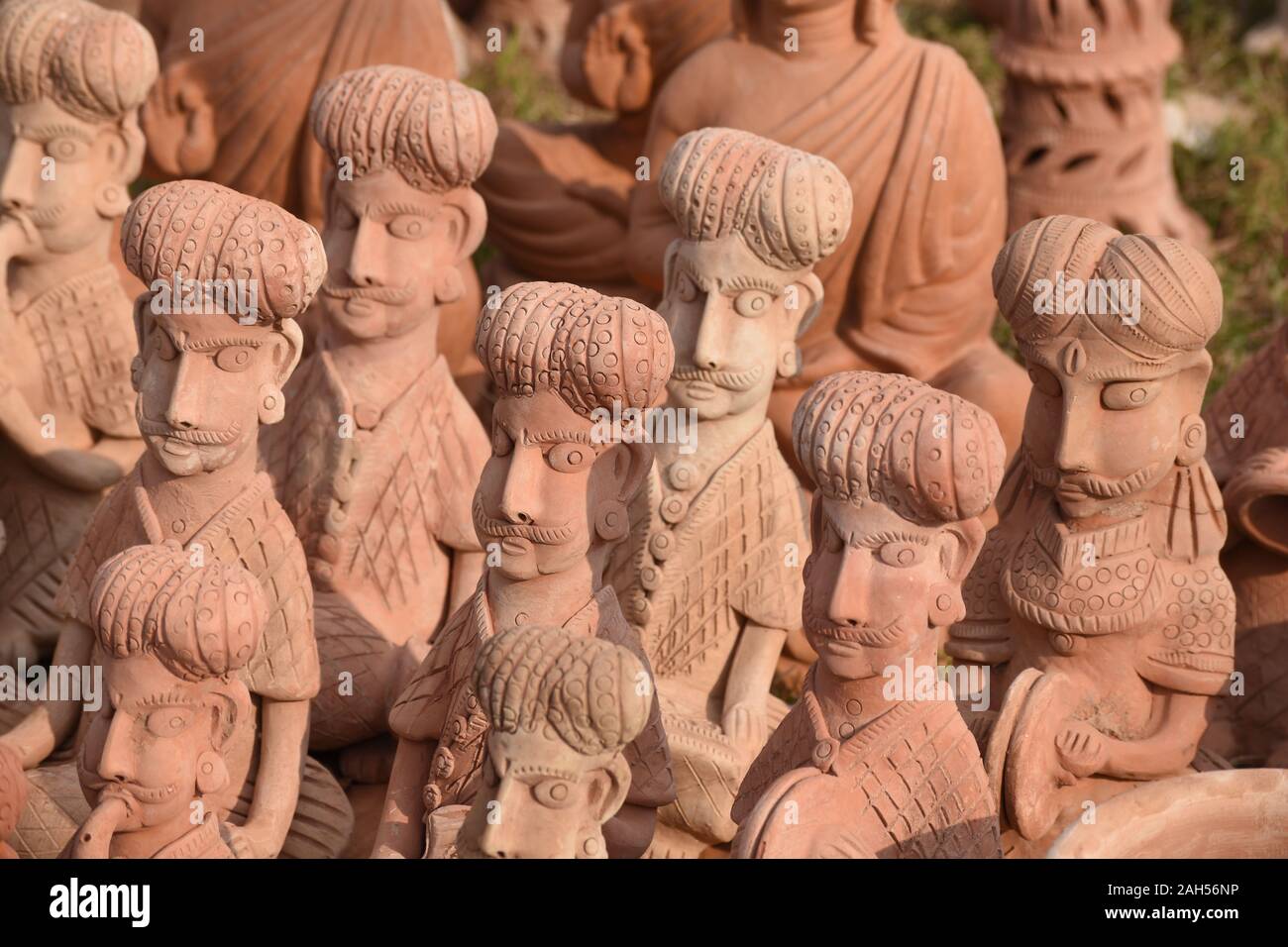 Clay faces hi-res stock photography and images - Alamy