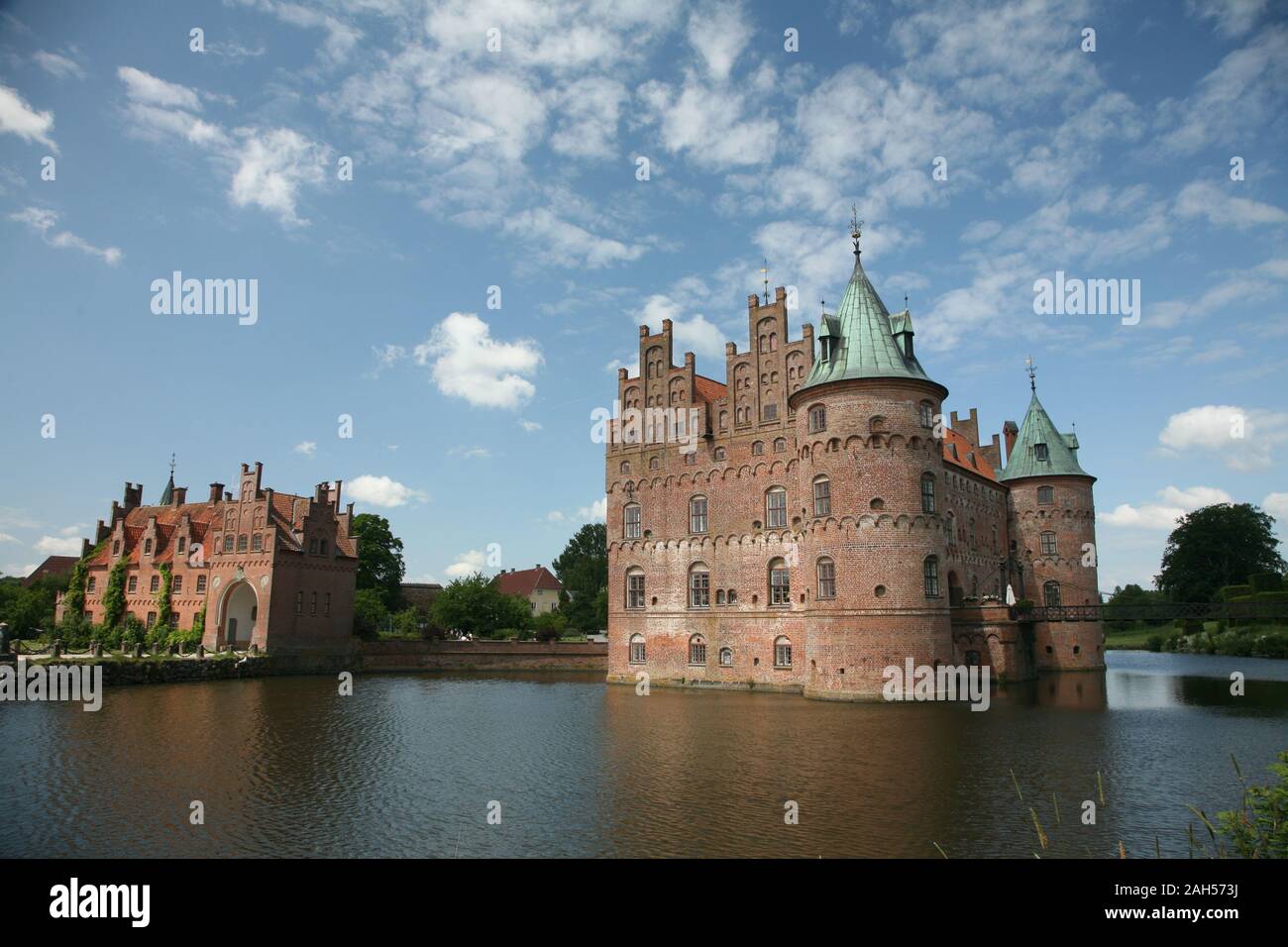 Egeskov Castle (460 yeras) in Southern Funen. Egeskov is famous for ...