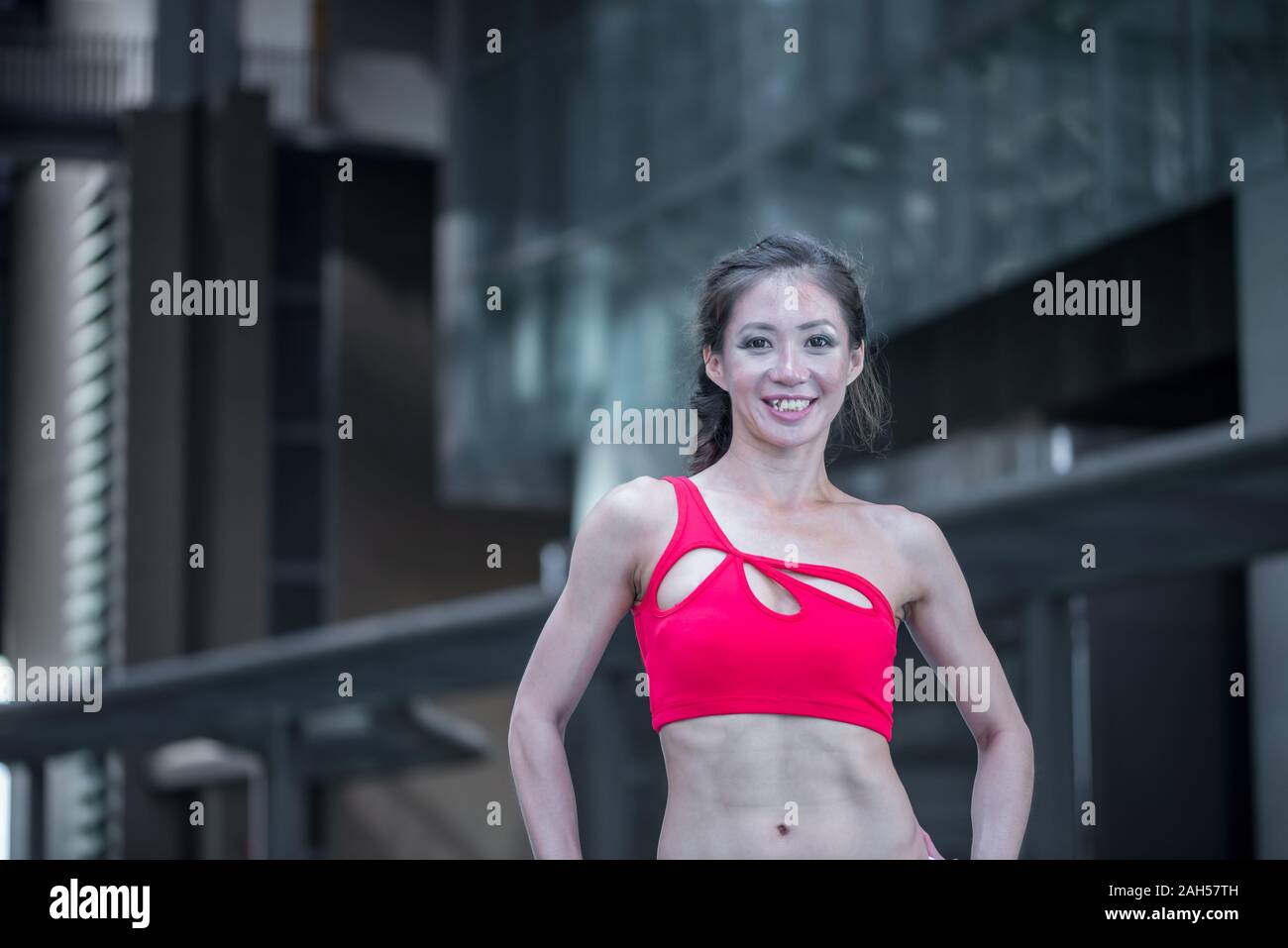 Tall slim young chinese woman hi-res stock photography and images - Alamy