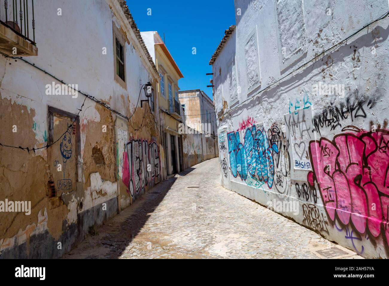 Empty urban setting hi-res stock photography and images - Alamy